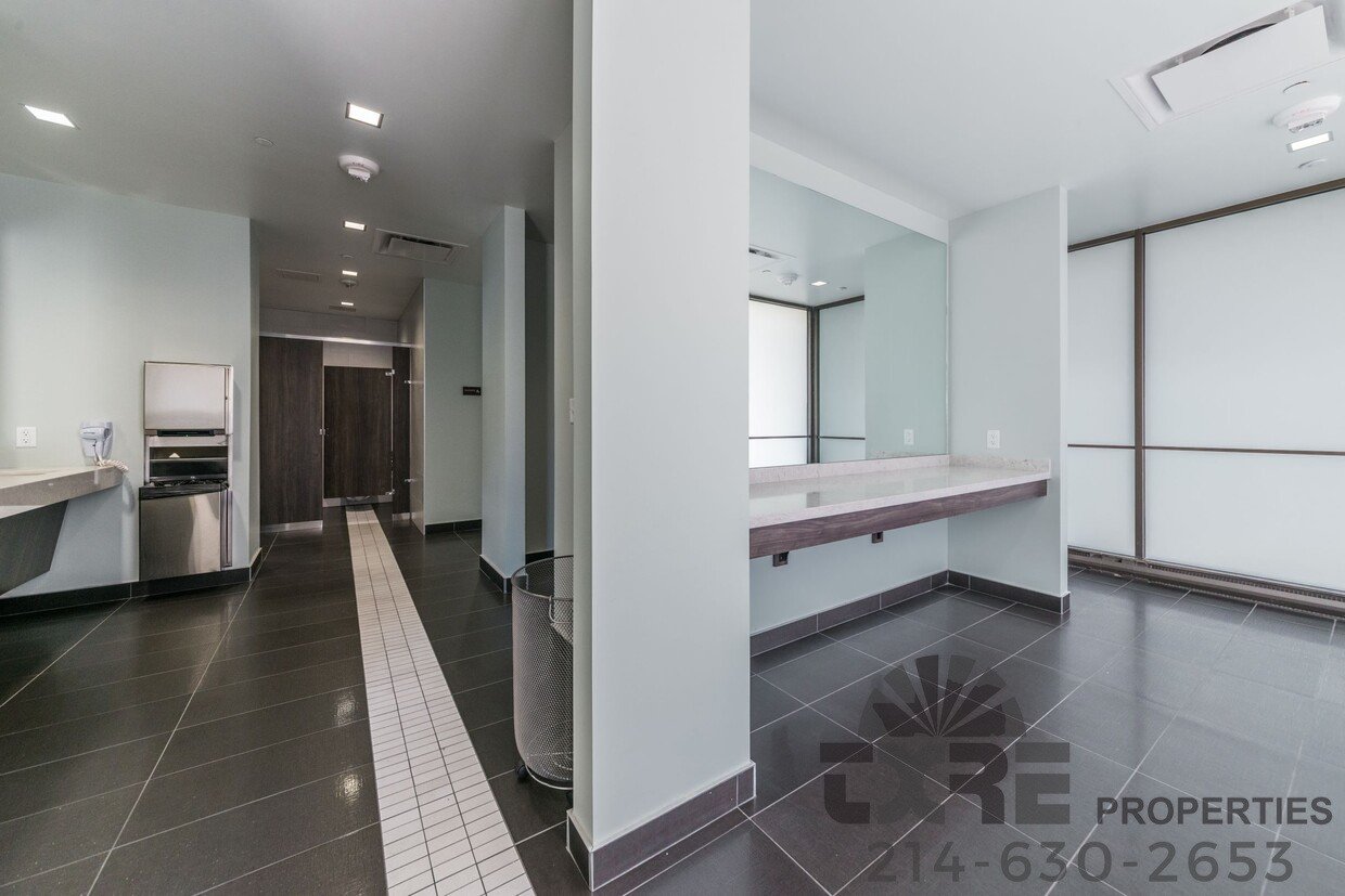 Mockingbird Towers | 1341 W Mockingbird Ln Dallas, Texas